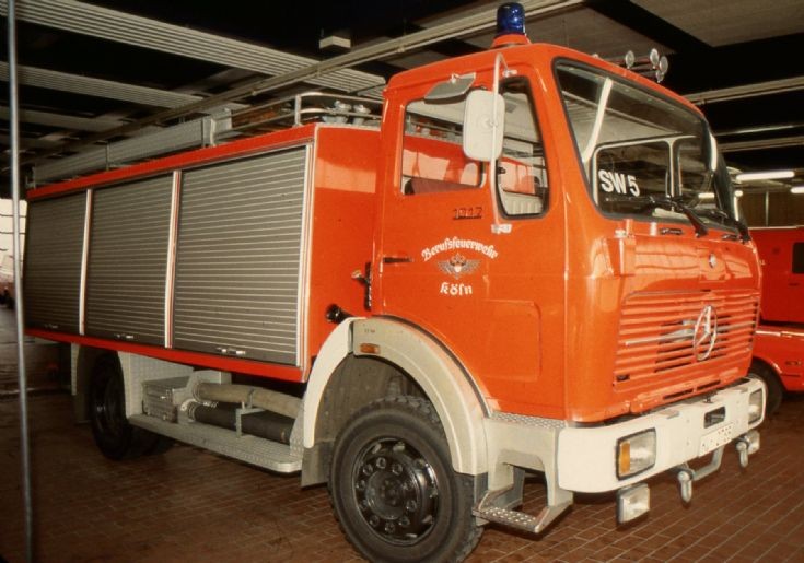Fire Engines Photos - Fire department Cologne - Germany Hose Tender