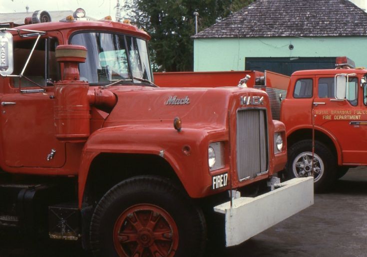 Fire Engines Photos - Bahamas FD - Mack pumper Fire 17