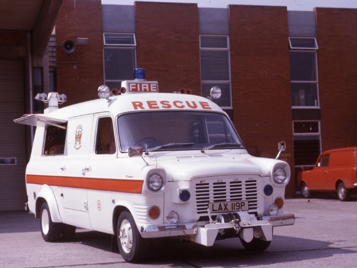 Fire Engines Photos - Cardiff city Ford transit rescue tender