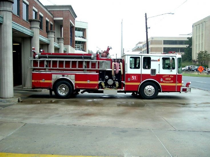 Fire Engines Photos - MFD reserve pumper