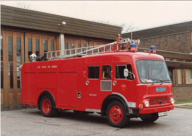 Fire Engines Photos - Bedford TKEL at Bohemia Road.