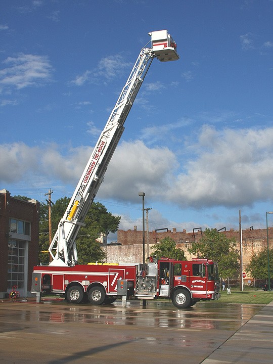 Fire Engines Photos - Chattanooga, TN L-1