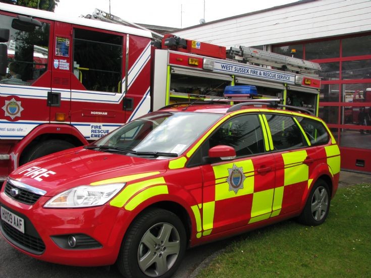 Fire Engines Photos - West Sussex Fire Car HX09AAF