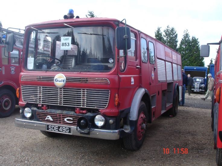 Fire Engines Photos - AEC Foam Tanker