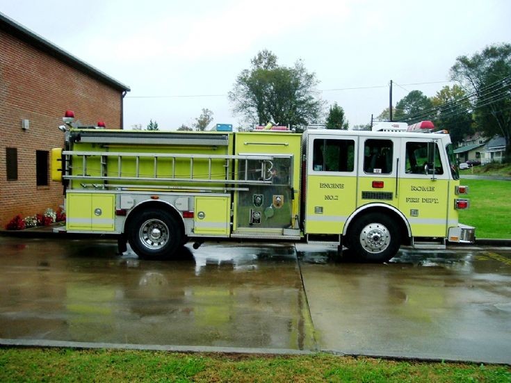 Fire Engines Photos - Rome Fire Department Engine 2 Sutphen