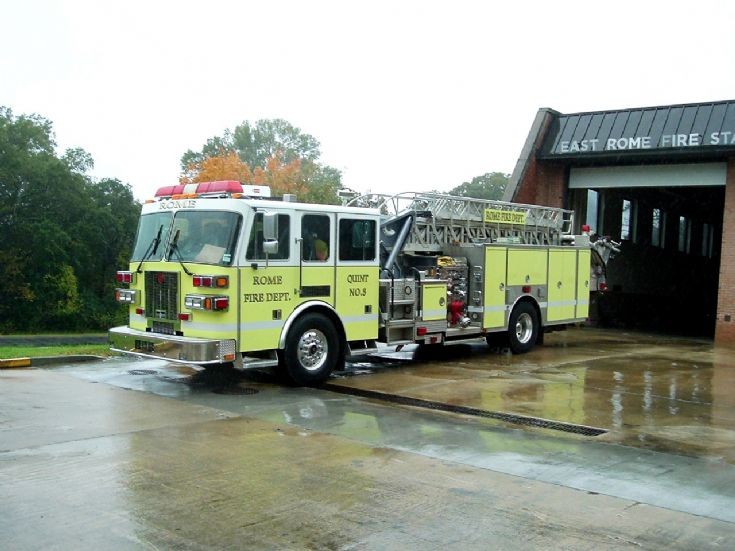 Fire Engines Photos - Rome Fire Department Quint 3