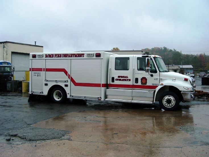 Fire Engines Photos - Rome Fire Department Rescue 1