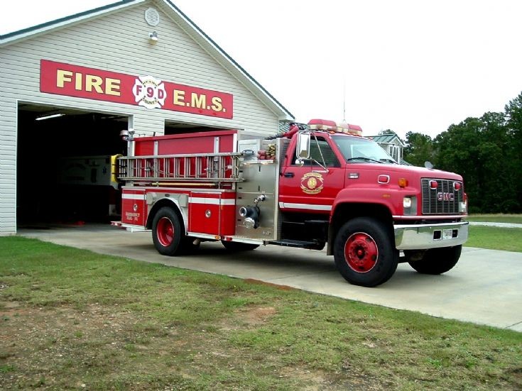 Fire Engines Photos - Heard County Fire & Emergency Services Engine 9