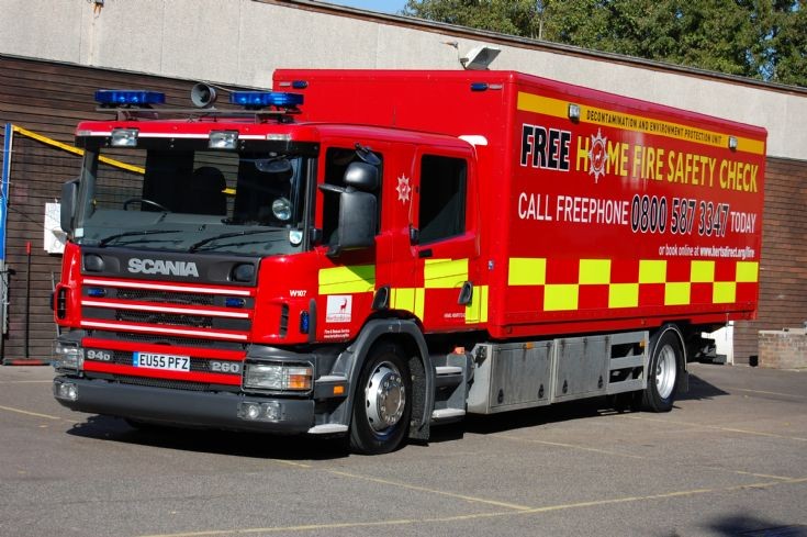 Fire Engines Photos - Hertfordshire Fire And Rescue Scania