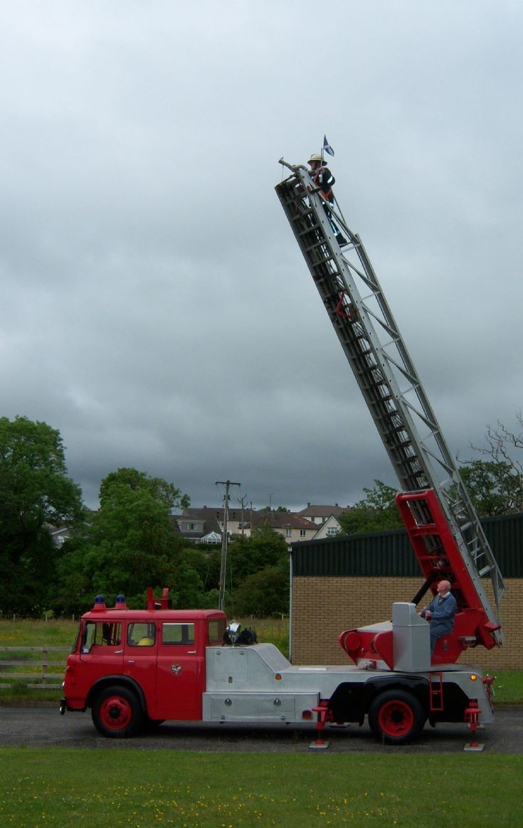 Fire Engines Photos - Bedford Merryweather turntable ladder 435 DVJ side