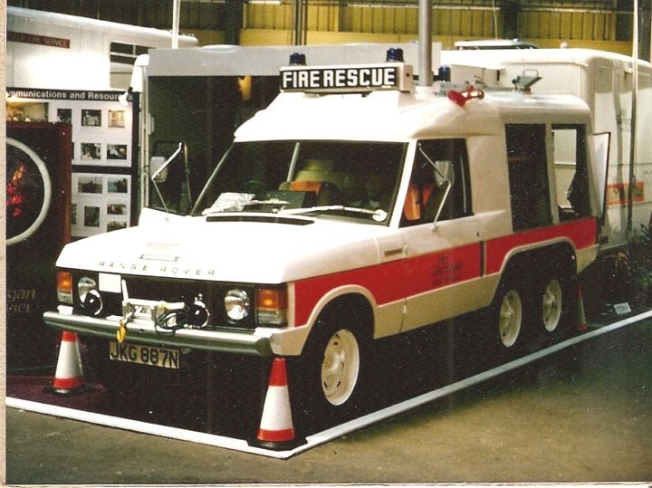 Fire Engines Photos - Mid Glamorgan FS Range Rover Carmichael RT
