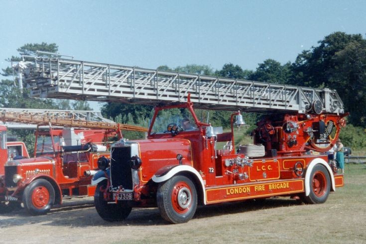 Fire Engines Photos - 1937 TLP Leyland TLM/Metz 101ft Turntable Ladder.