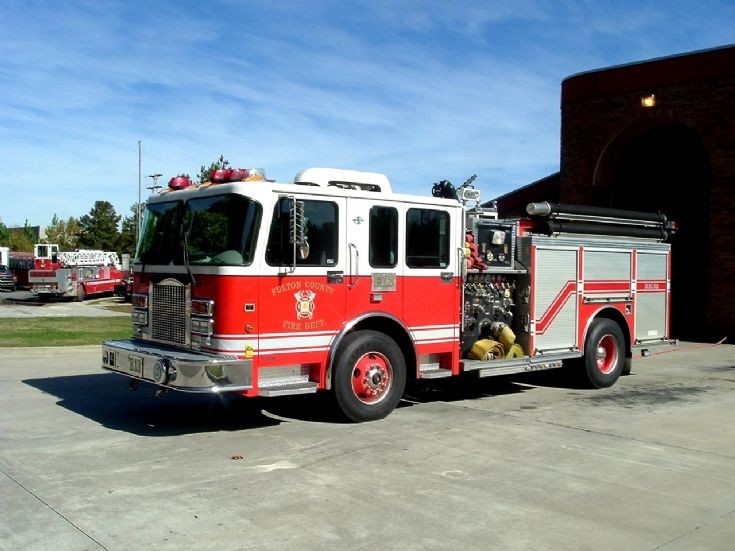 Fire Engines Photos - Fulton County Fire Department Engine 13