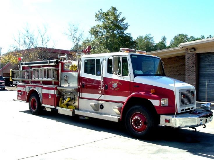 Fire Engines Photos - Fulton County Fire Department Engine 23