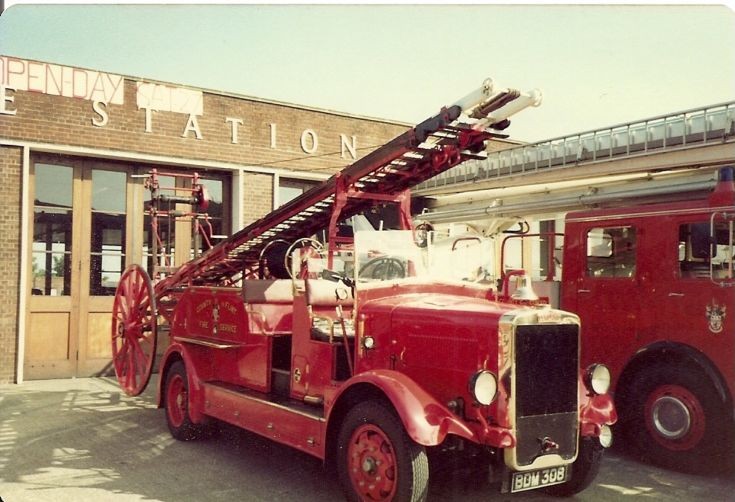 Fire Engines Photos - Leyland Cub Pump Escape BDM 308