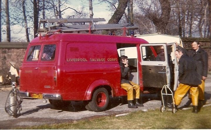Fire Engines Photos - Ford Transit Liverpool Salvage Corps