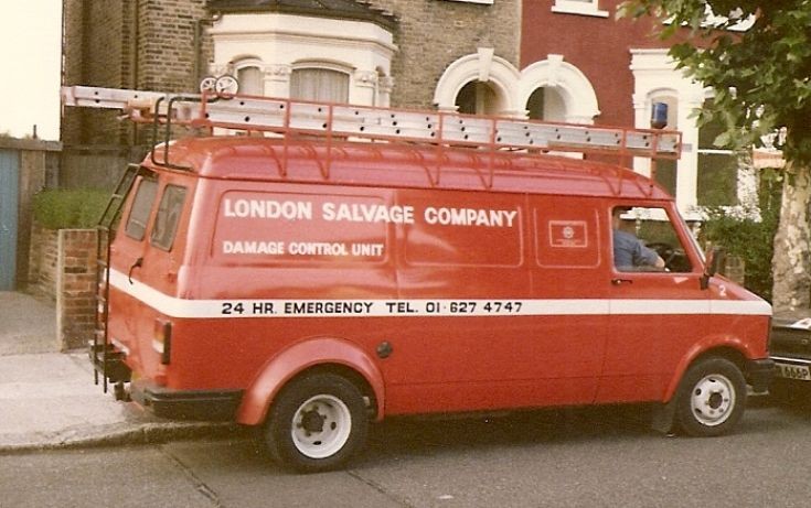 Fire Engines Photos - Bedford CF London Salvage Company