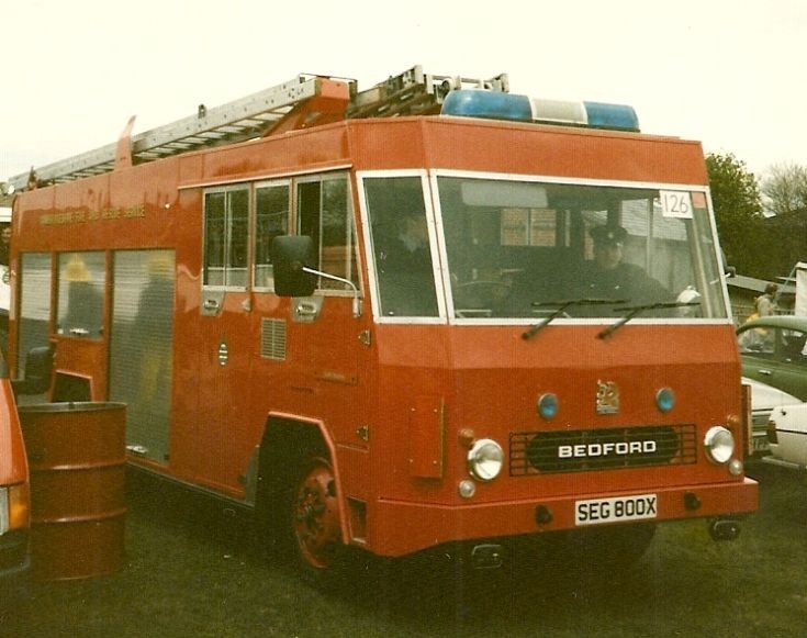 Fire Engines Photos - Bedford TKG/CMC WrL Cambridgeshire SEG 800X