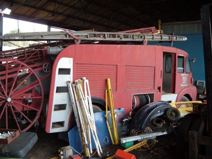 Fire Engines Photos - UDL 233 Bedford Pump Escape