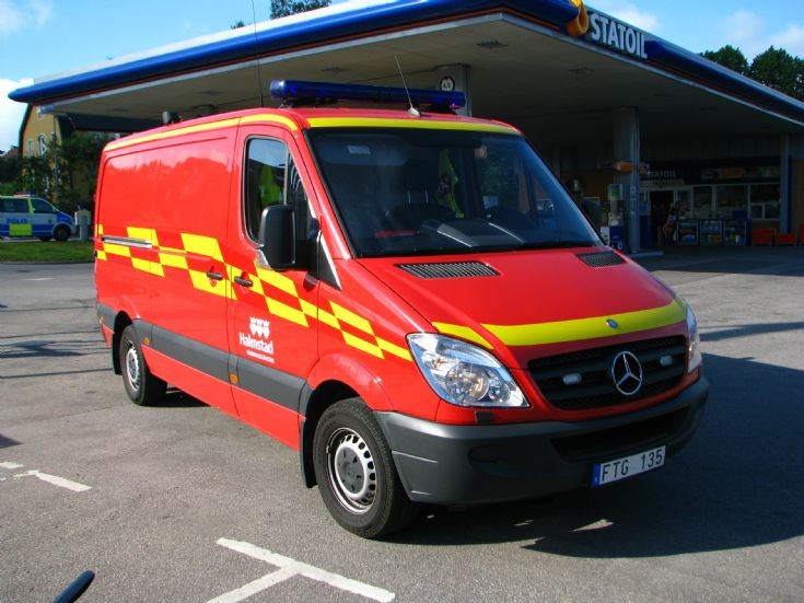 Fire Engines Photos - Mercedes benz Fire brigade Halmstad Sweden