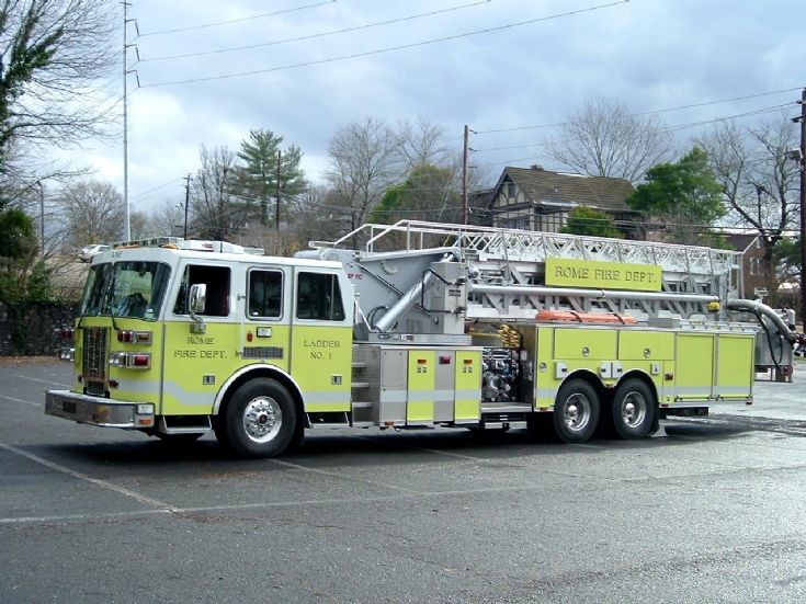 Fire Engines Photos - Rome, Georgia Fire Department Ladder 1