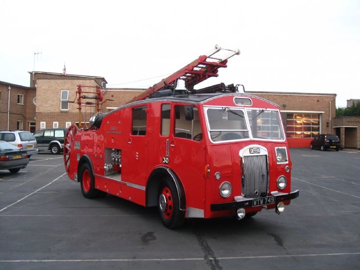 Fire Engines Photos - 1953 Dennis F12 Pump Escape