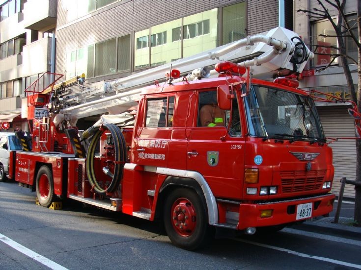 Fire Engines Photos - Tokyo FD attending Alarm 5