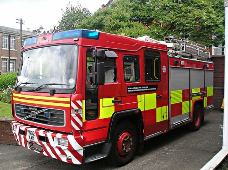 Fire Engines Photos - North Wales Volvo/Saxon WrL