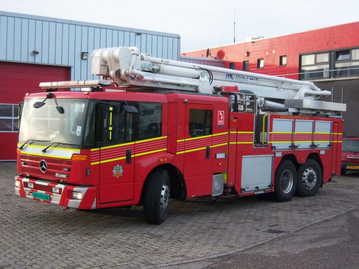 Fire Engines Photos - Humberside Mercedes Econic Hilton