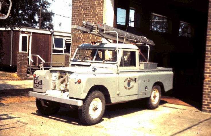 Fire Engines Photos - Land Rover L4P