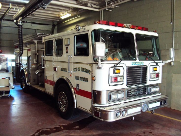 Fire Engines Photos - Decatur Fire Department Reserve Seagrave Pumper