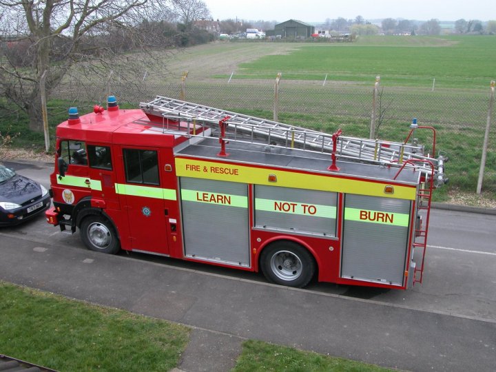 Fire Engines Photos - D822 FYM - Old Kent Roads pump ladder