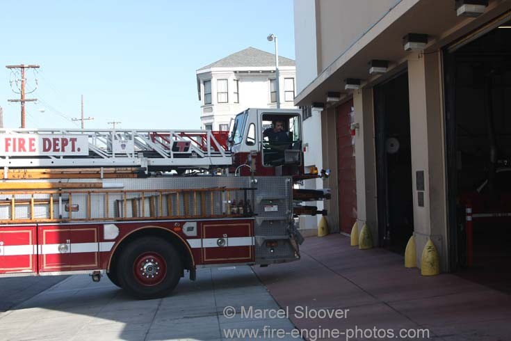 Fire Engines Photos - Tiller truck man station 7 SFFD