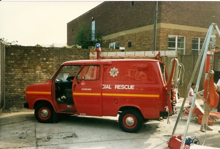 Fire Engines Photos - Ford Transit special rescue Surrey MPD 474W