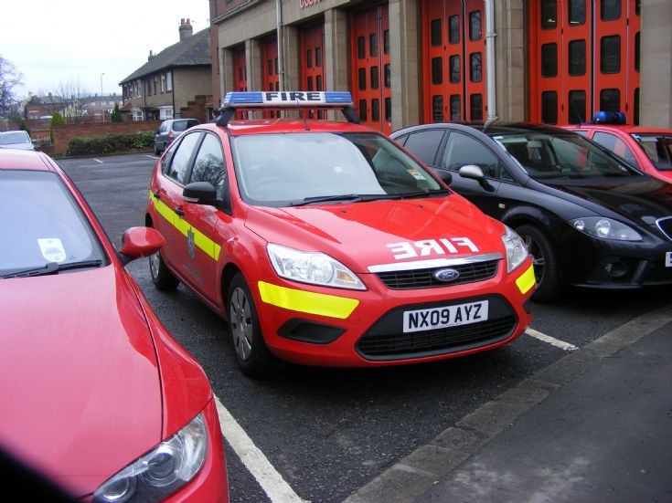 Fire Engines Photos - cleveland duty officer car NX09AYZ