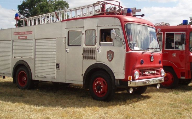 Fire Engines Photos - Suffolk FS SRT998W