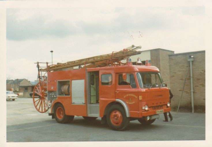 Fire Engines Photos - Ford Pump Escape Gloucester