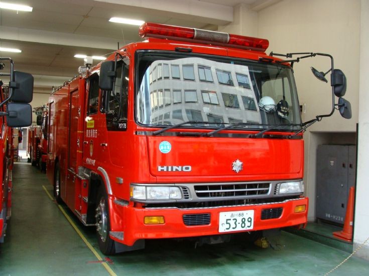 Fire Engines Photos - Tokyo FD Hino Heavy Pumper on station