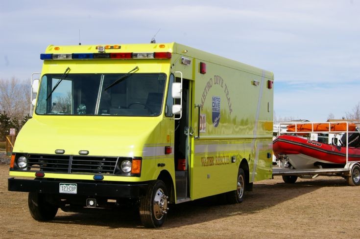 Fire Engines Photos - Water Rescue Vehicle Metro Dive team