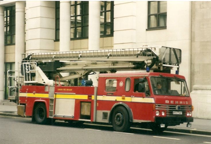 Fire Engines Photos - Dennis F125/Saxon SS220 HP NYV 774Y LFB