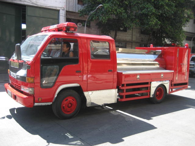 Fire Engines Photos - Isuzu Elf Mini Fire Stainless Fire Tanker