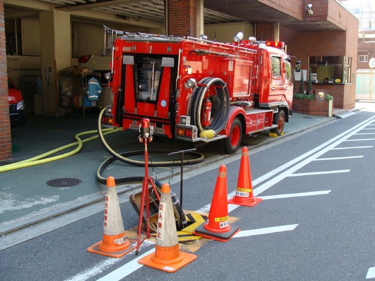 Fire Engines Photos - Tokyo Fire Department Fuso Pumper
