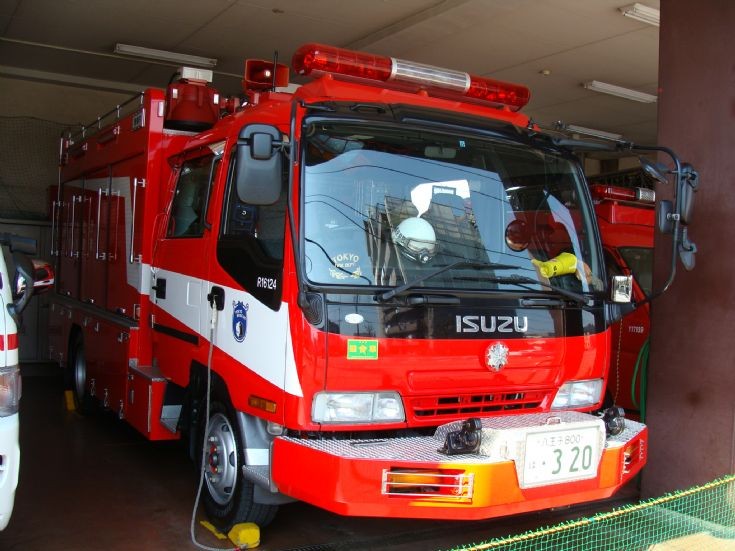 Fire Engines Photos - Tokyo Fire Department Isuzu Rescue