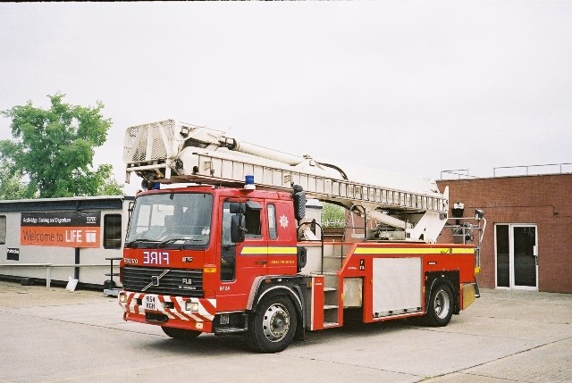 Fire Engines Photos - Volvo FL618/Saxon/SS220 London FB R154 KGH