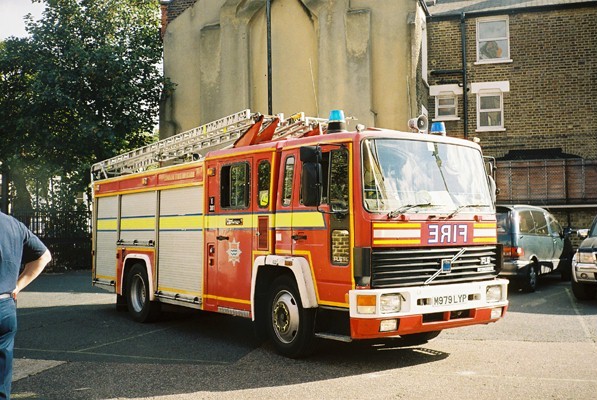 Fire Engines Photos - Volvo FL614/Saxon PL London M979 LYP