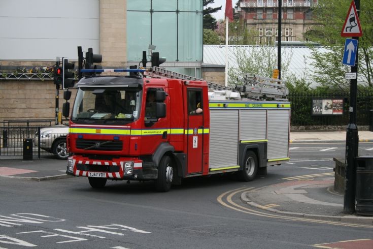 Fire Engines Photos - WEST YORKSHIRE VOLVO WATER LADDER IJ57VDY