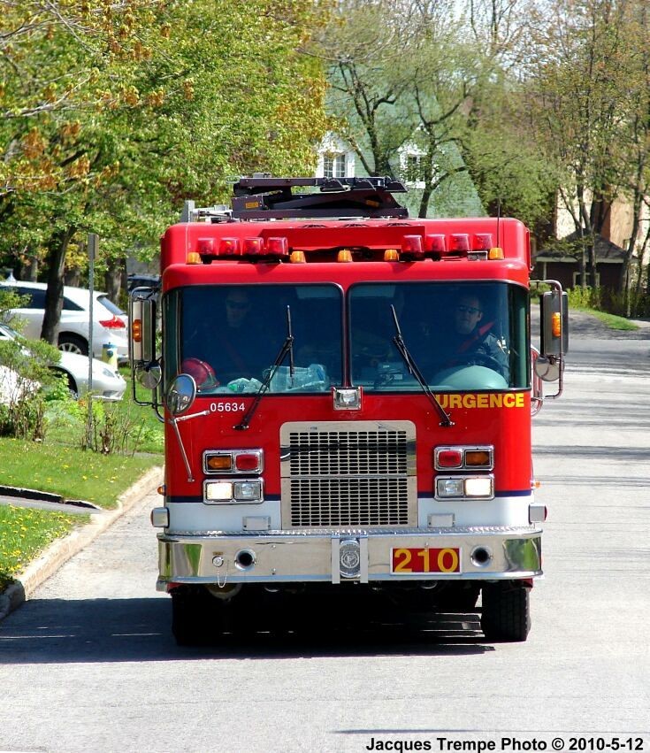 Fire Engines Photos - QFD-210
