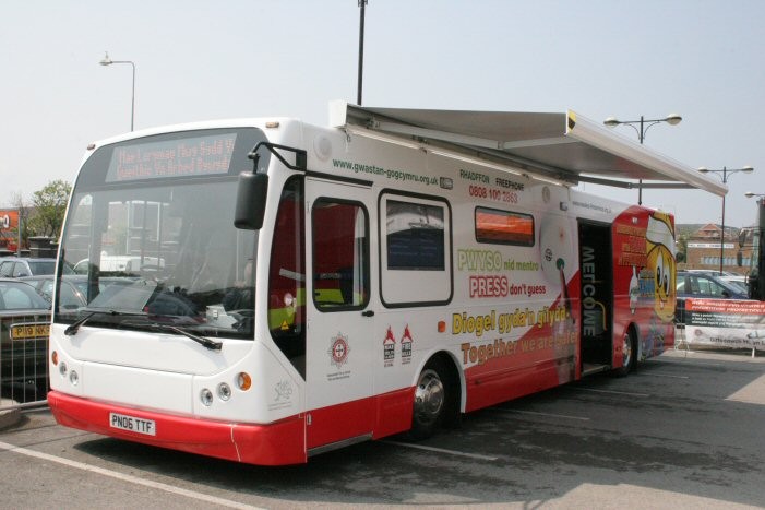 Fire Engines Photos - Dennis Dart/East Lancs PN06TTF