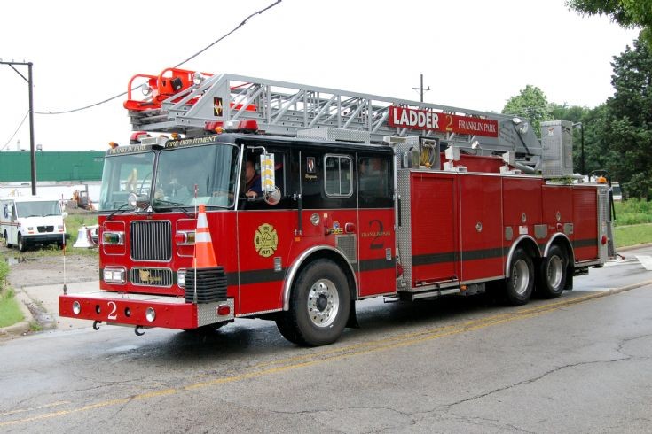 Fire Engines Photos - Franklin Park, Ladder 2