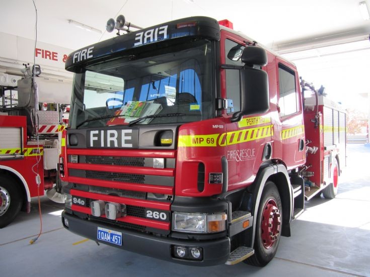 Fire Engines Photos - Perth City Rescue Pumper